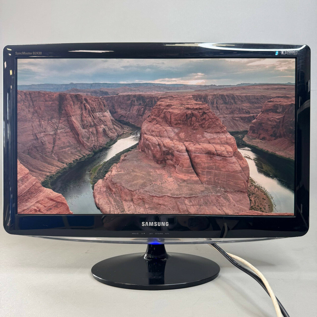 23.6" Монитор Samsung B2430L (1920x1080, DC 70000:1, 5мс, 170гор/160вер, DVI, D-Sub)