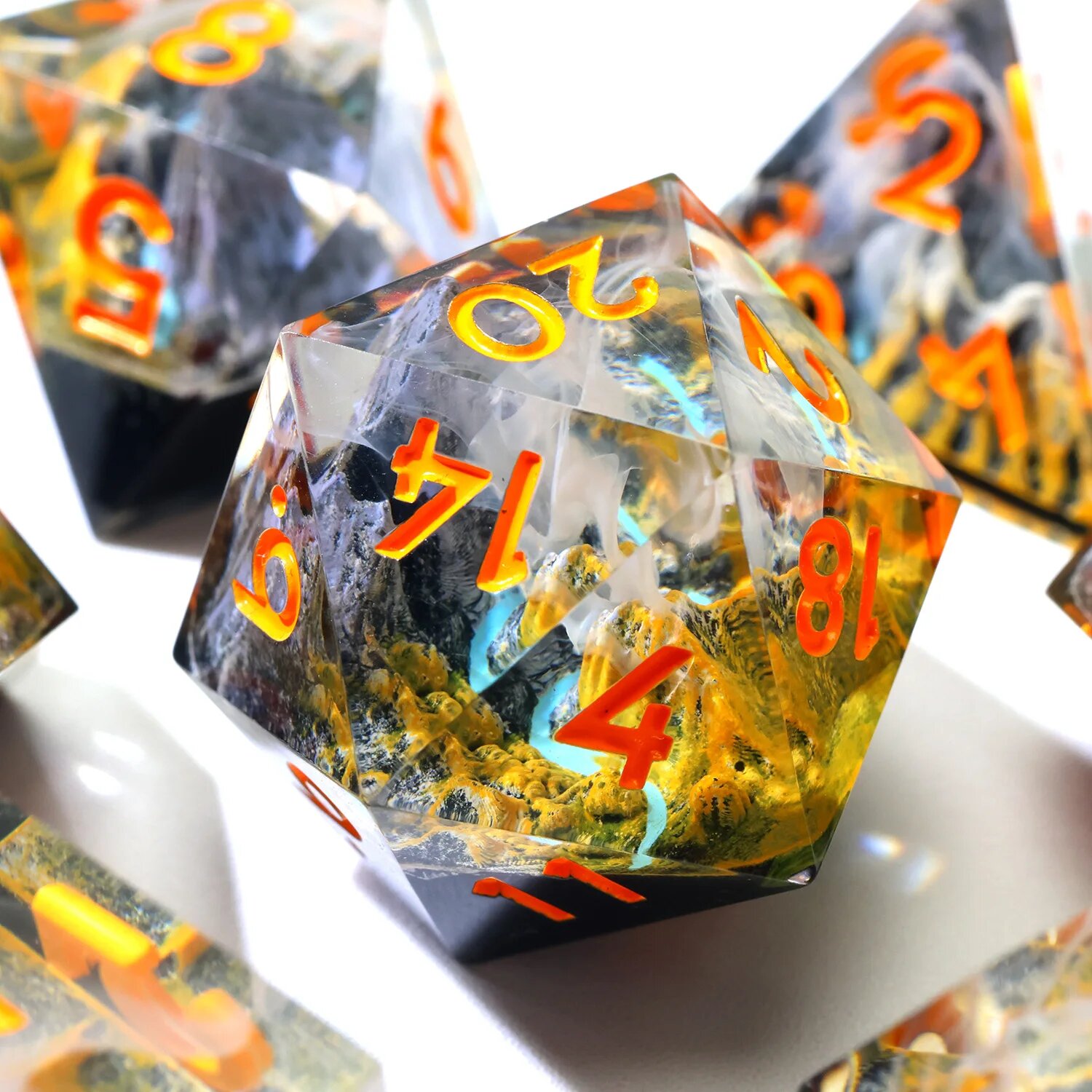 Набор костей DND Volcanic Dragon's Lair M-Yellow set