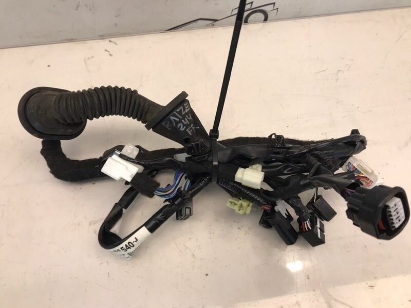 Проводка двери Toyota Raize 2020 82151B1540 A200A 1KR-VET, передняя правая (с пробегом)