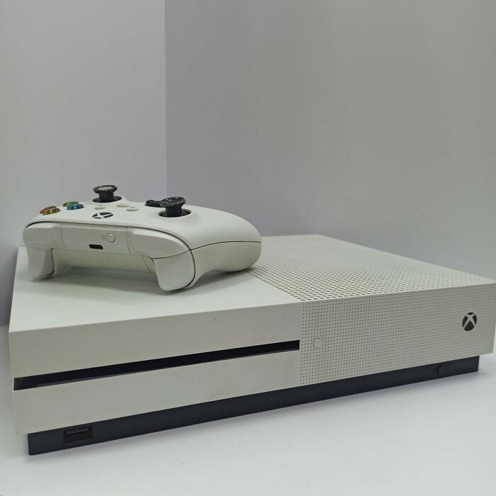 Игровая приставка Microsoft Xbox One S 1 ТБ