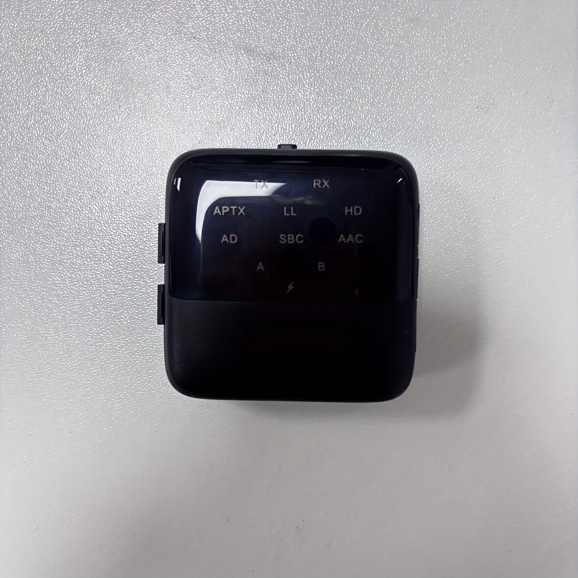 Беспроводной аудиоадаптер Bluetooth 5.2, передатчик и приемник 2 в 1, разъемы RCA и 3.5 мм, низкая задержка, поддержка звонков, дальность 10 м, для телевизора и ПК