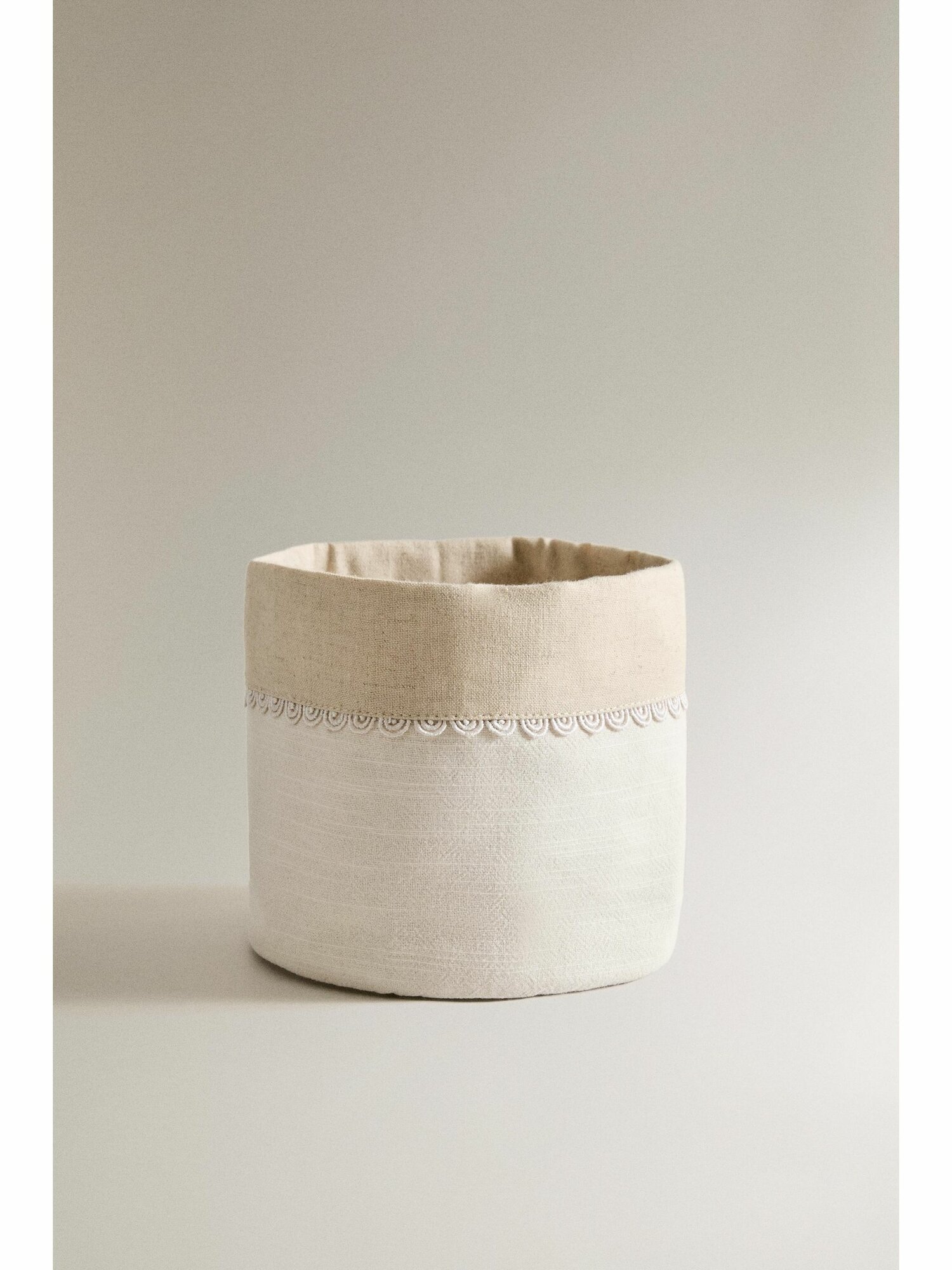 Термонаклейка Zara BREAD BASKET WITH LACE TRIM