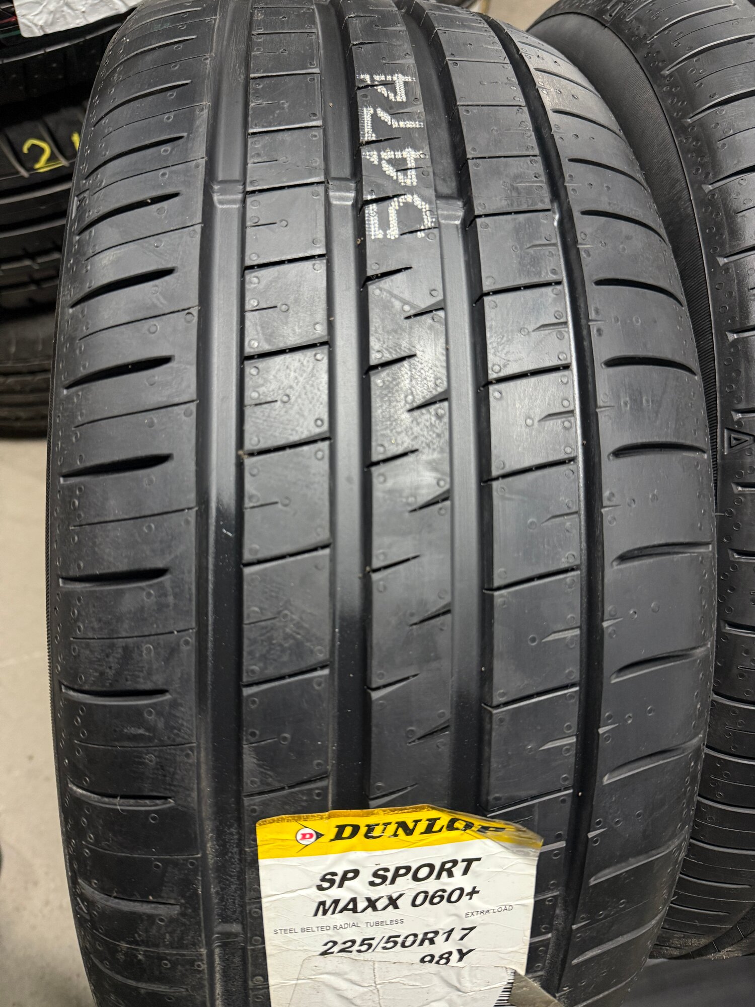 Dunlop SP Sport Maxx 060+ 225/50 R17 98Y