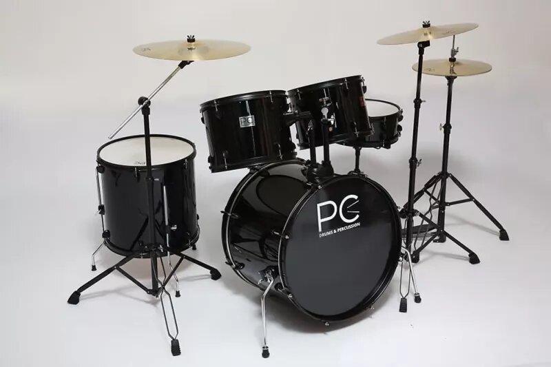 Ударная установка PC drums PCDS0901 BK [5 барабанов:22х16",16x16",13x10", 12x9", 14x5,5" цвет черный. Cтойки: под малый, журавль, прямая, хай-хет, педаль, стул, тарелки 14"HH,16" Crash,18"Crash Ride]