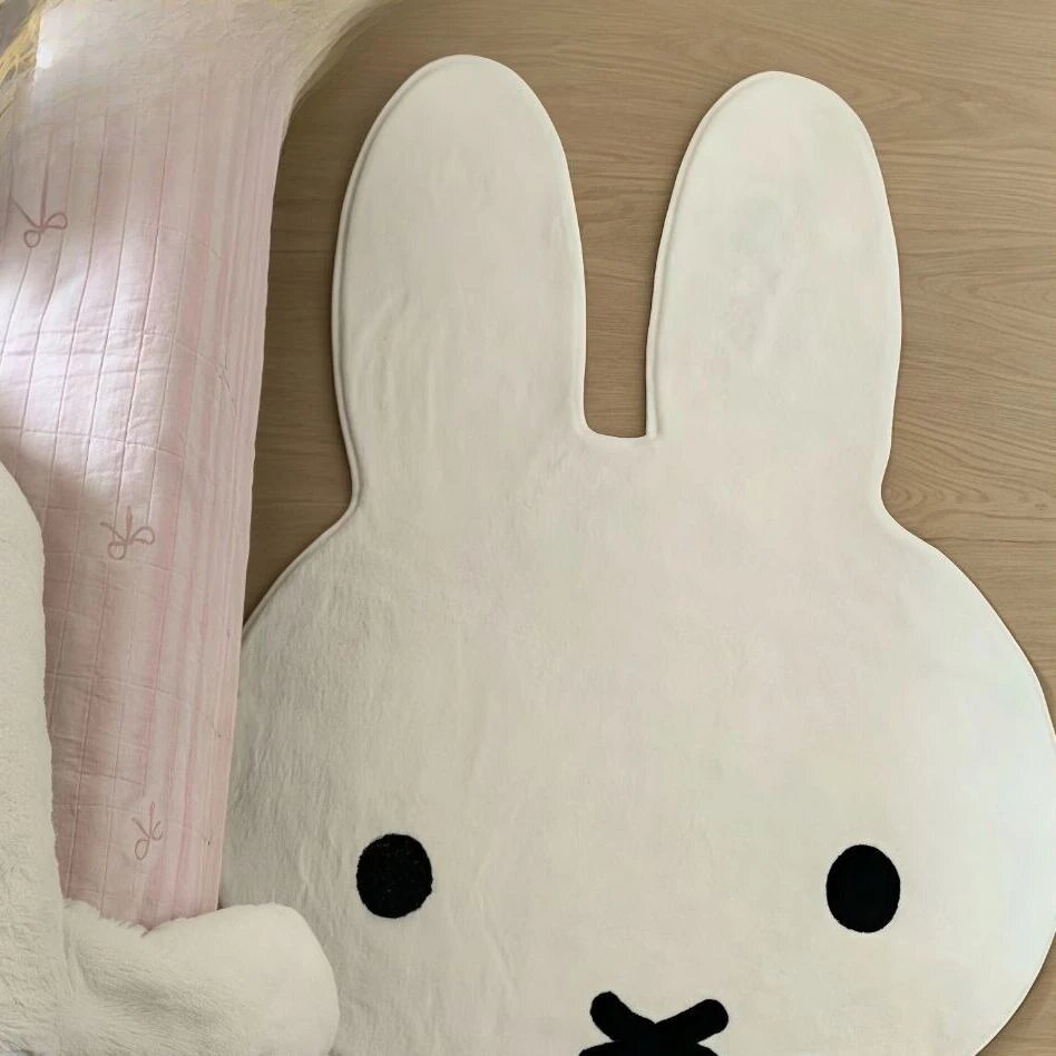 Утолщенный ковер Miffy, милый и модный, с мультяшным рисунком, персонализированный, креативный, впитывающий влагу коврик для спальни, подарок для друзей. — фото 1
