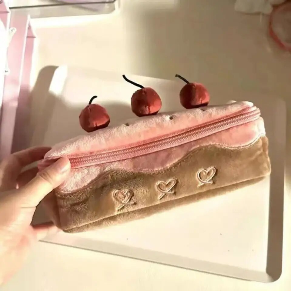 JESJELIU Плюшевая сумка для ручек в виде вишневого торта, Cherry Cake