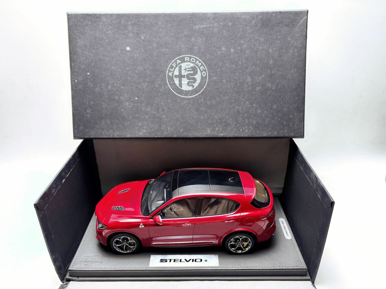 BBR 1/18 Alfa Romeo Stelvio 2016 Модель автомобиля из смолы