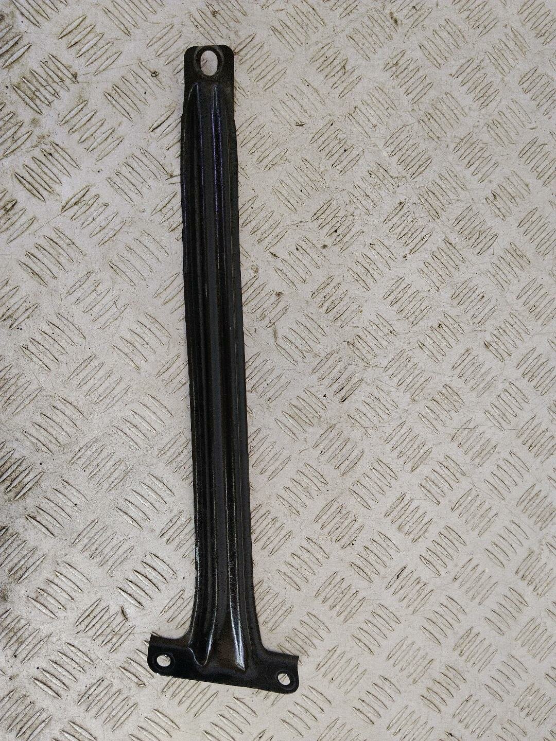 Распорка стоек Mercedes-Benz E W213 (2016 - 2021) A2136280124
