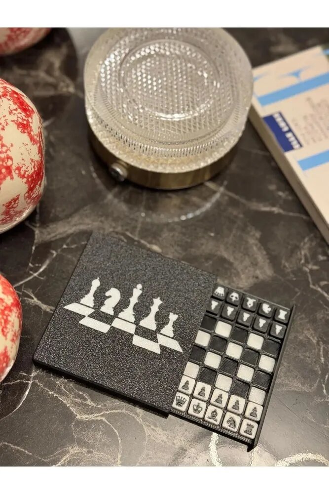 Компактные карманные шахматы WELLCUT из PLA-пластика стильный портативный набор для игры в дороге. Идеальный подарок для любителей стратегий. Легкий, прочный и удобный комплект.