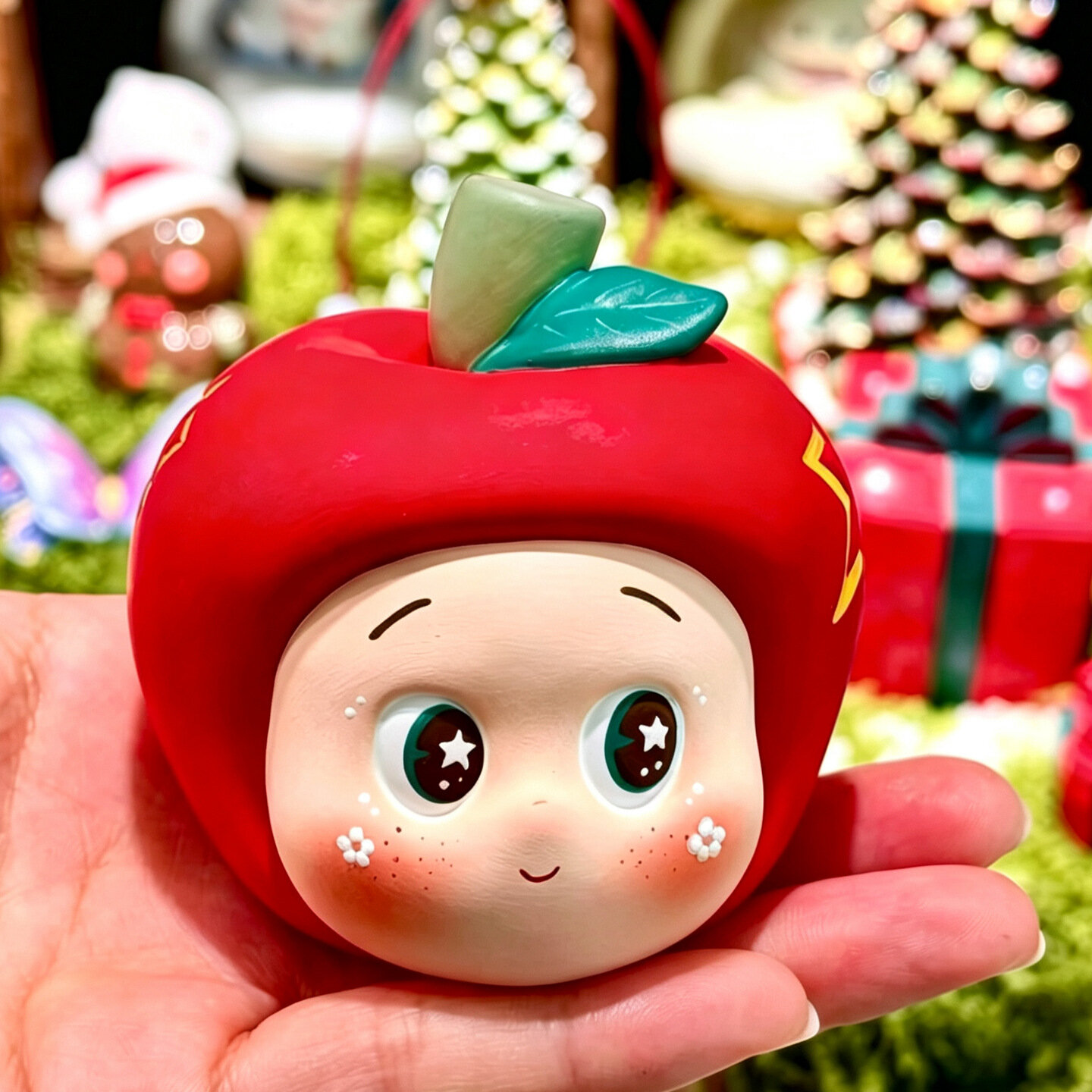 Серия "Крики" керамических изделий с ароматизатором, ручной работы, в виде белых фигурок с камышем. Эти изделия идеально подходят для создания уникального интерьера и могут быть использованы как элементы декора или подарки. В ассортименте также представлен