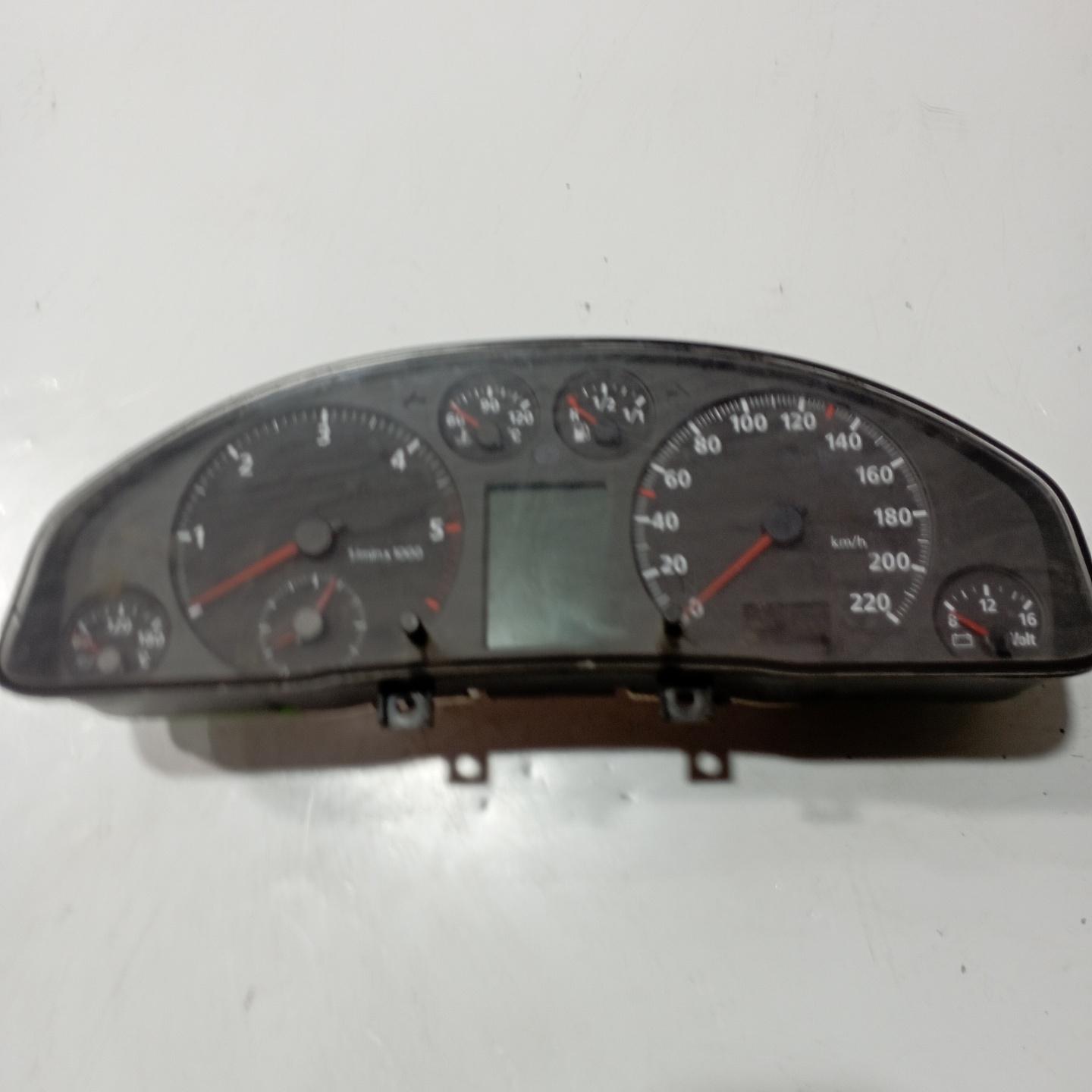 Панель приборов (щиток) Audi A4 B5 (1994 - 1999) 8D0919033NX