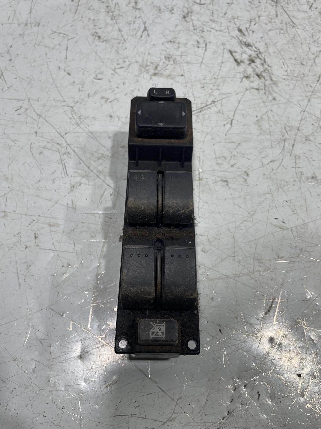 Блок управления стеклоподъемниками передней левой Mazda 6 1 (2002 - 2005) GP9A66350
