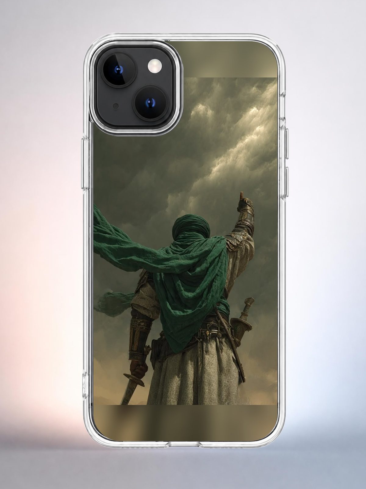 Эстетичный чехол на iPhone 14 Воин в зелёном плаще