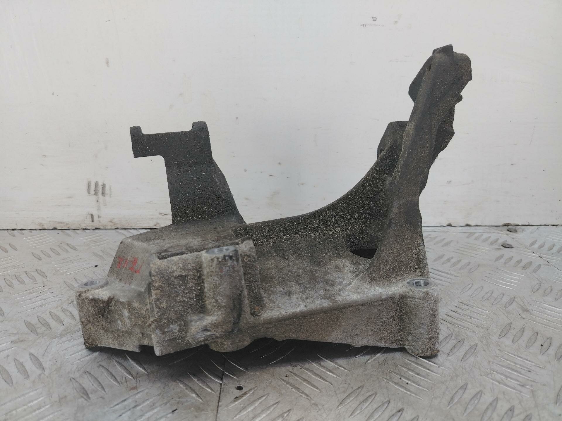 Кронштейн генератора Ford Focus (1998 - 2001) 98FF10239BE