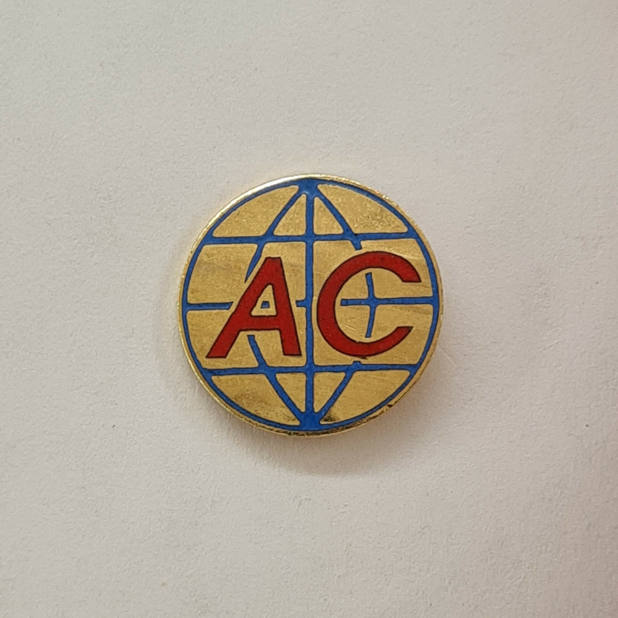 Значок СССР. Буквы АС на фоне глобуса, авиация. Винтажный значек.