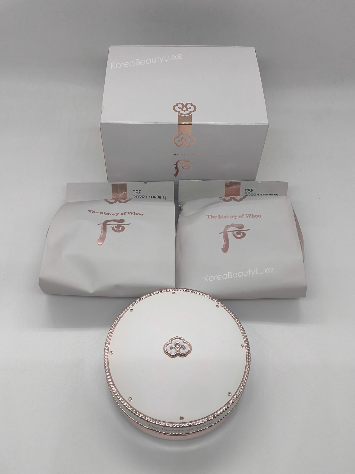 The History of WHOO Кушон + 2 рефилла в наборе Radiant White Tone Up Cushion