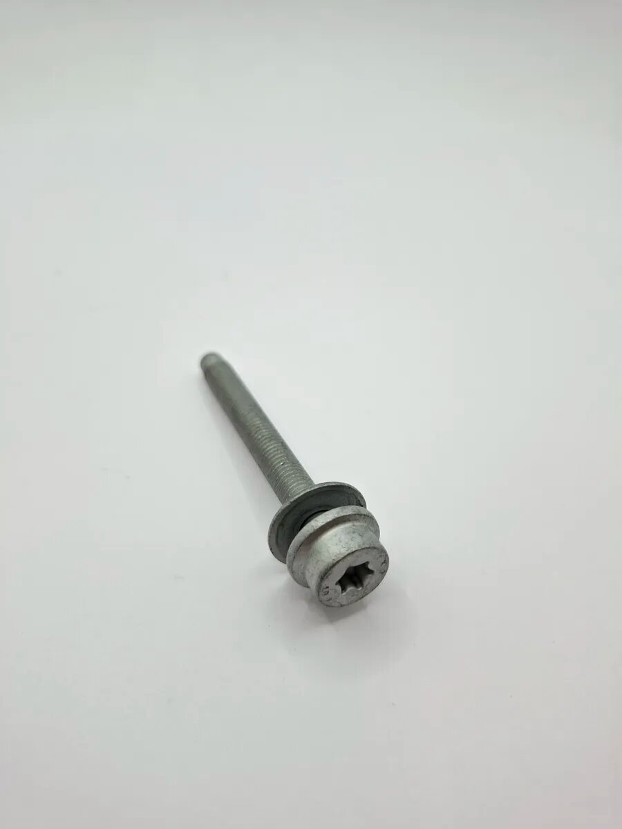 Винт с шестигранной головкой M7x55x58.37