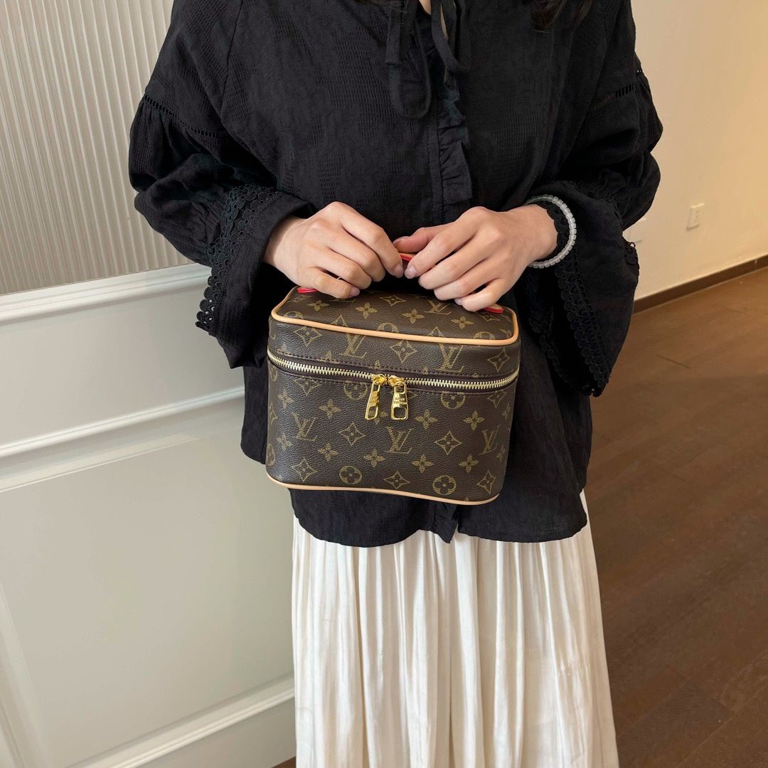 Louis Vuitton Косметичка дорожная