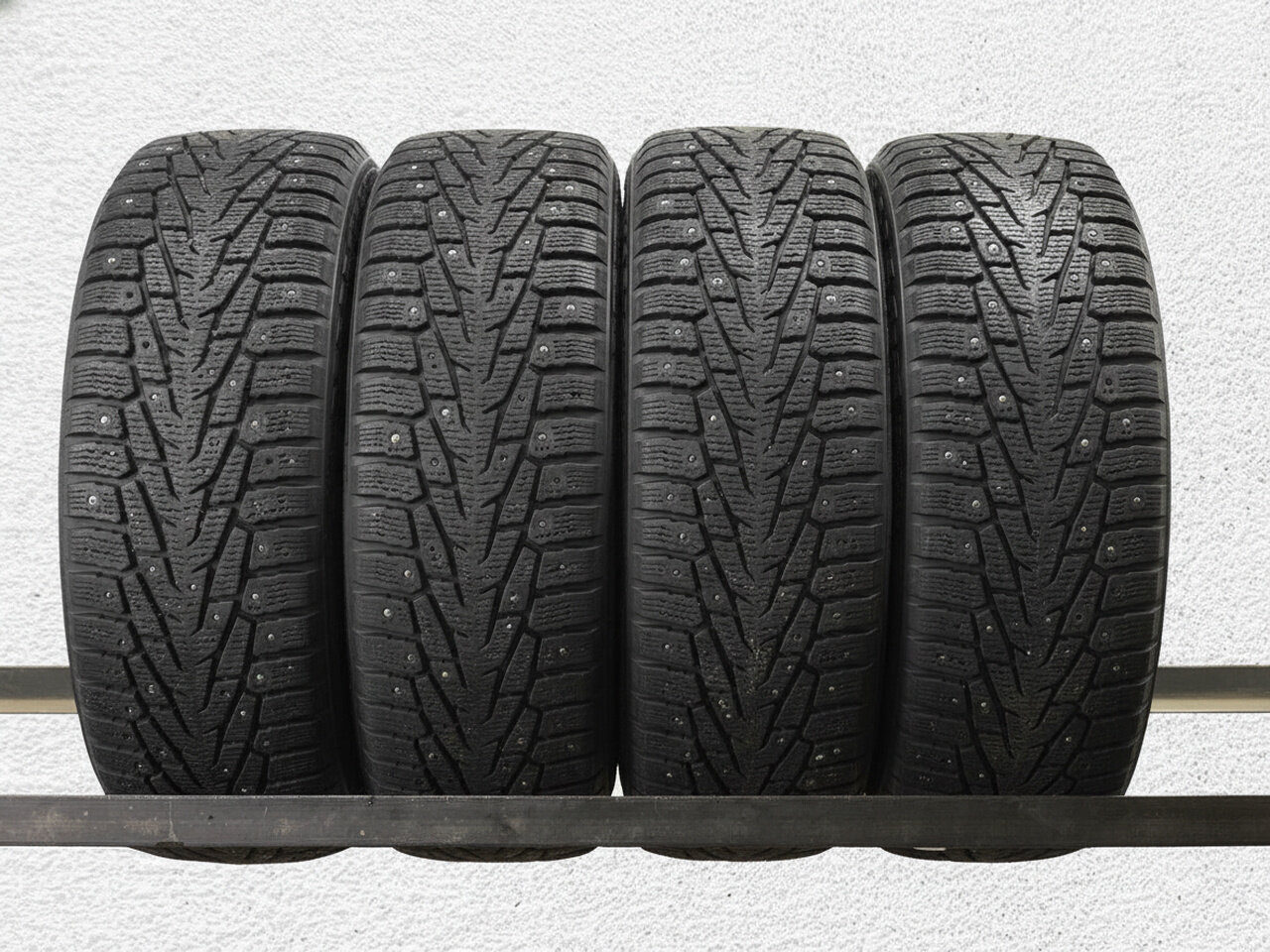 Комплект (4 шт) зимних БУ шин шипованные Nokian Tyres Hakkapeliitta 7 225/60 R17 25% износ TSB054960