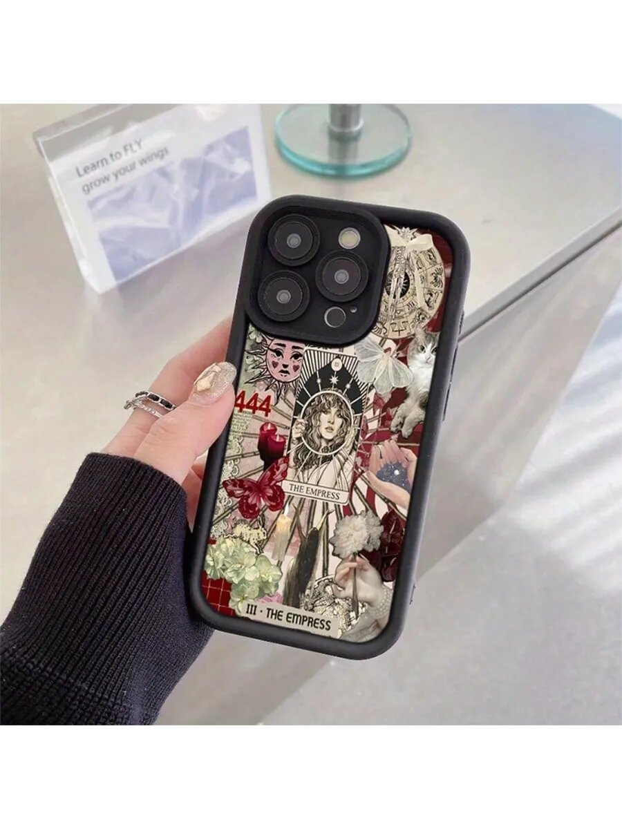 Чехол на IPHONE 16 чёрный Королева Таро