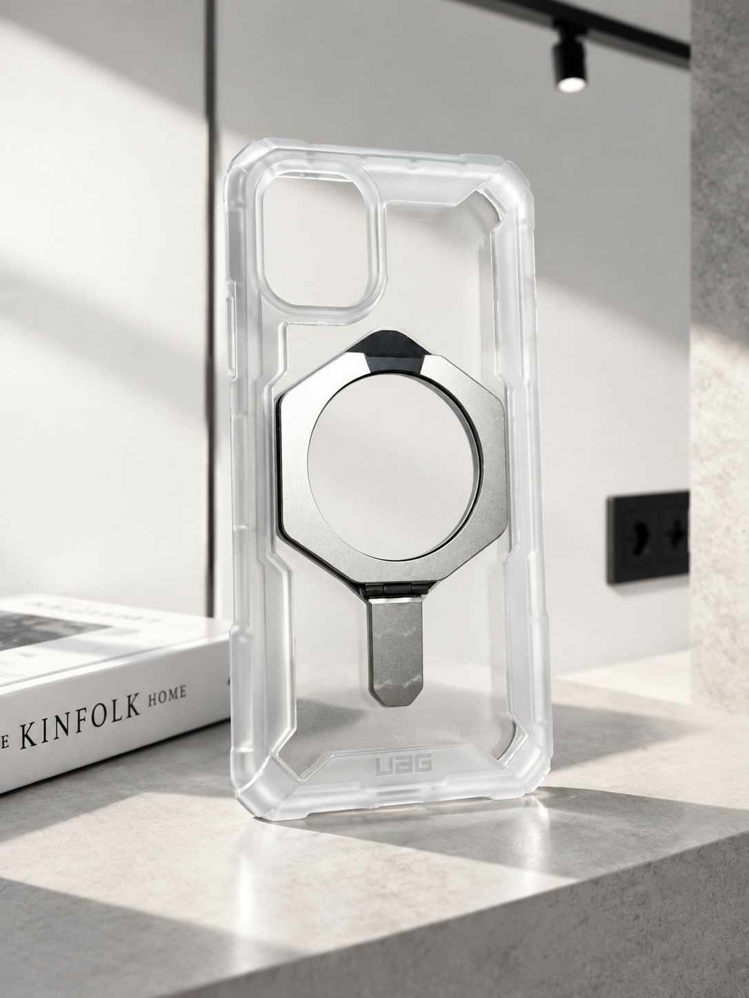 Защитный чехол на iPhone 11 UAG Plasma XTE с MagSafe, Titan Clear