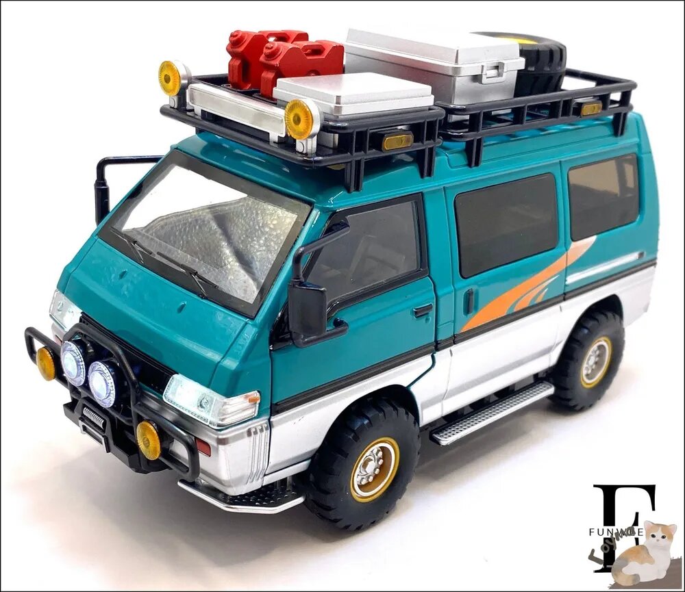 Модель машинки Mitsubishi Delica 1:24, бирюзовая, с аксессуарами, металл, ABS пластик, световые эффекты, открывающиеся двери, капот, багажник