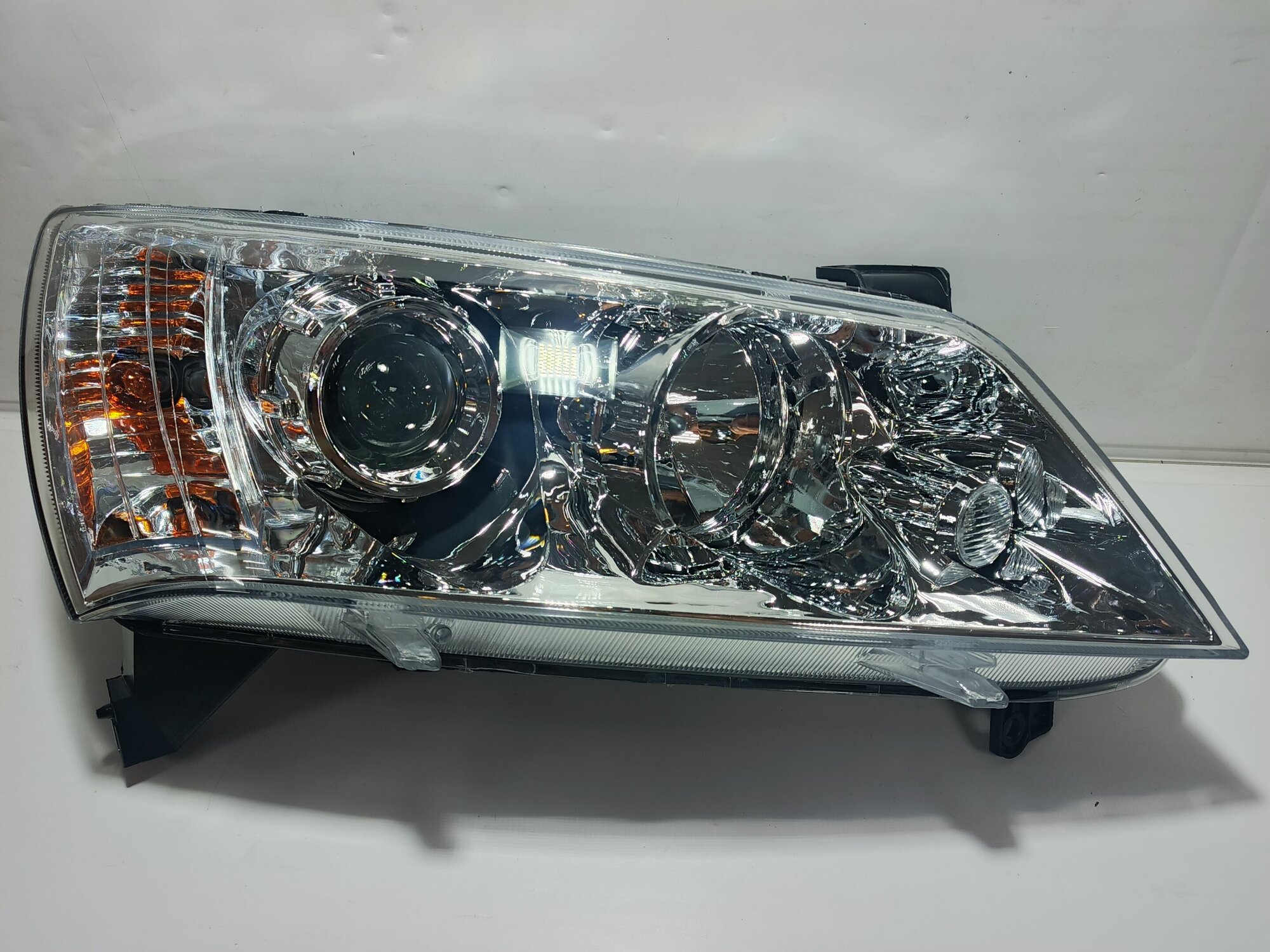 Фара передняя правая SAT Geely Emgrand EC7 [1.8 16V CVT седан]