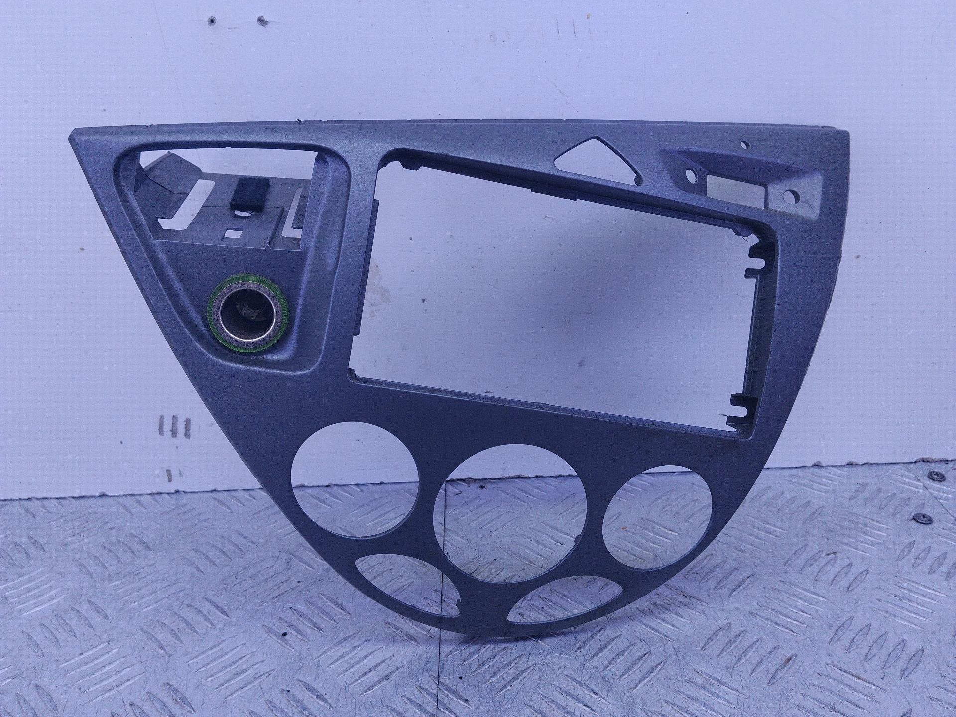 Рамка магнитолы Ford Focus (1998 - 2001) 2M5XA047A04AAW
