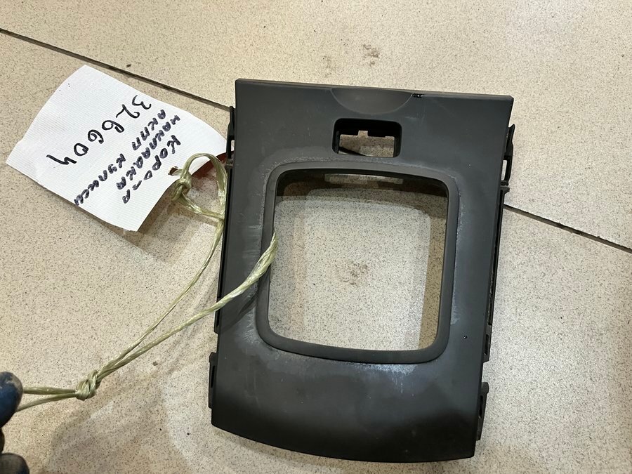Накладка консоли КПП от Toyota Corolla E150 2006-2013