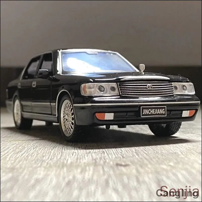 Миниатюрная модель автомобиля из литого металла Тойота Корона модель автомобиля Игрушки 1:32 Toyota crown, со светом и звуками