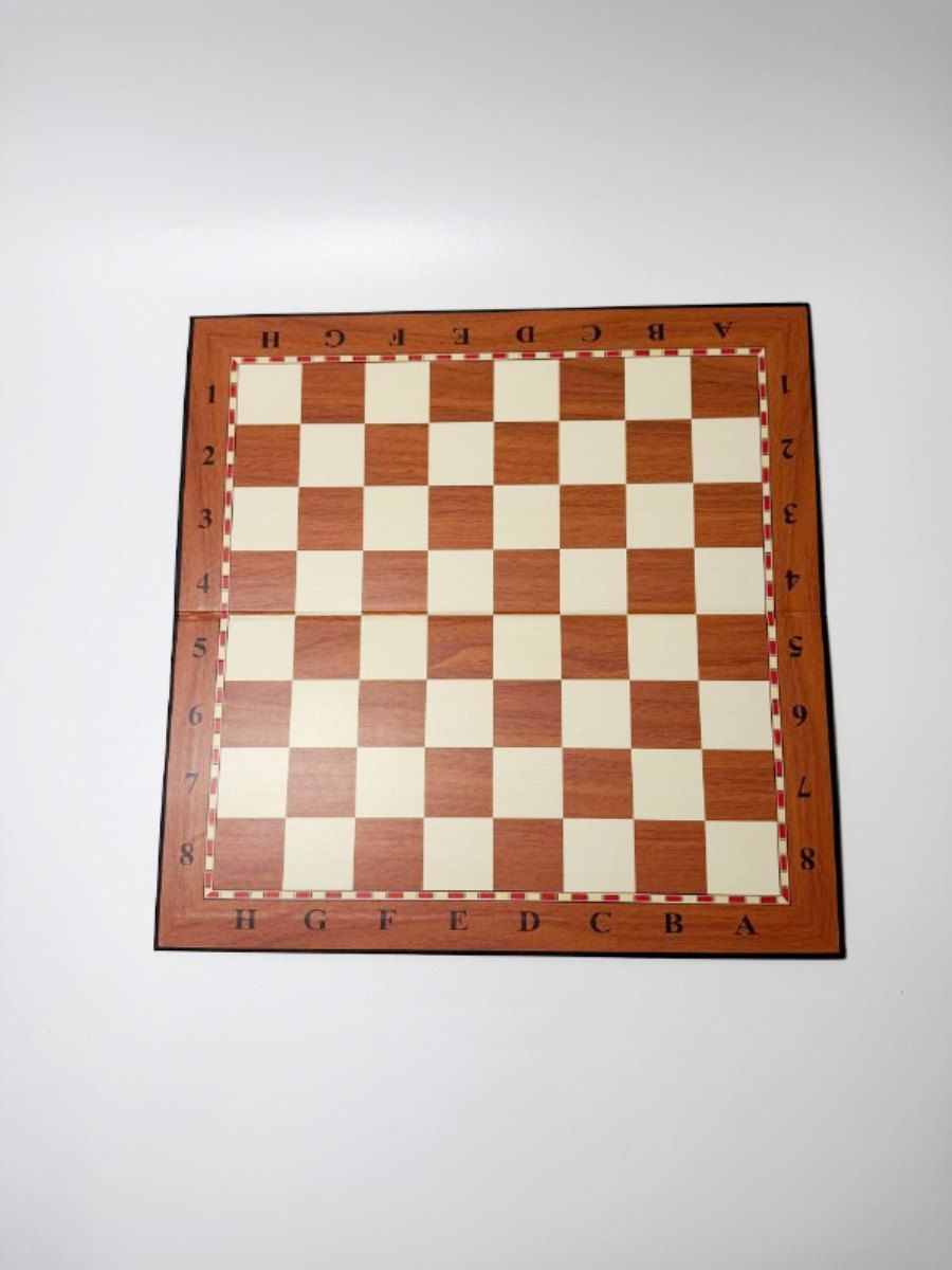 Поле для игр в шашки и шахматы