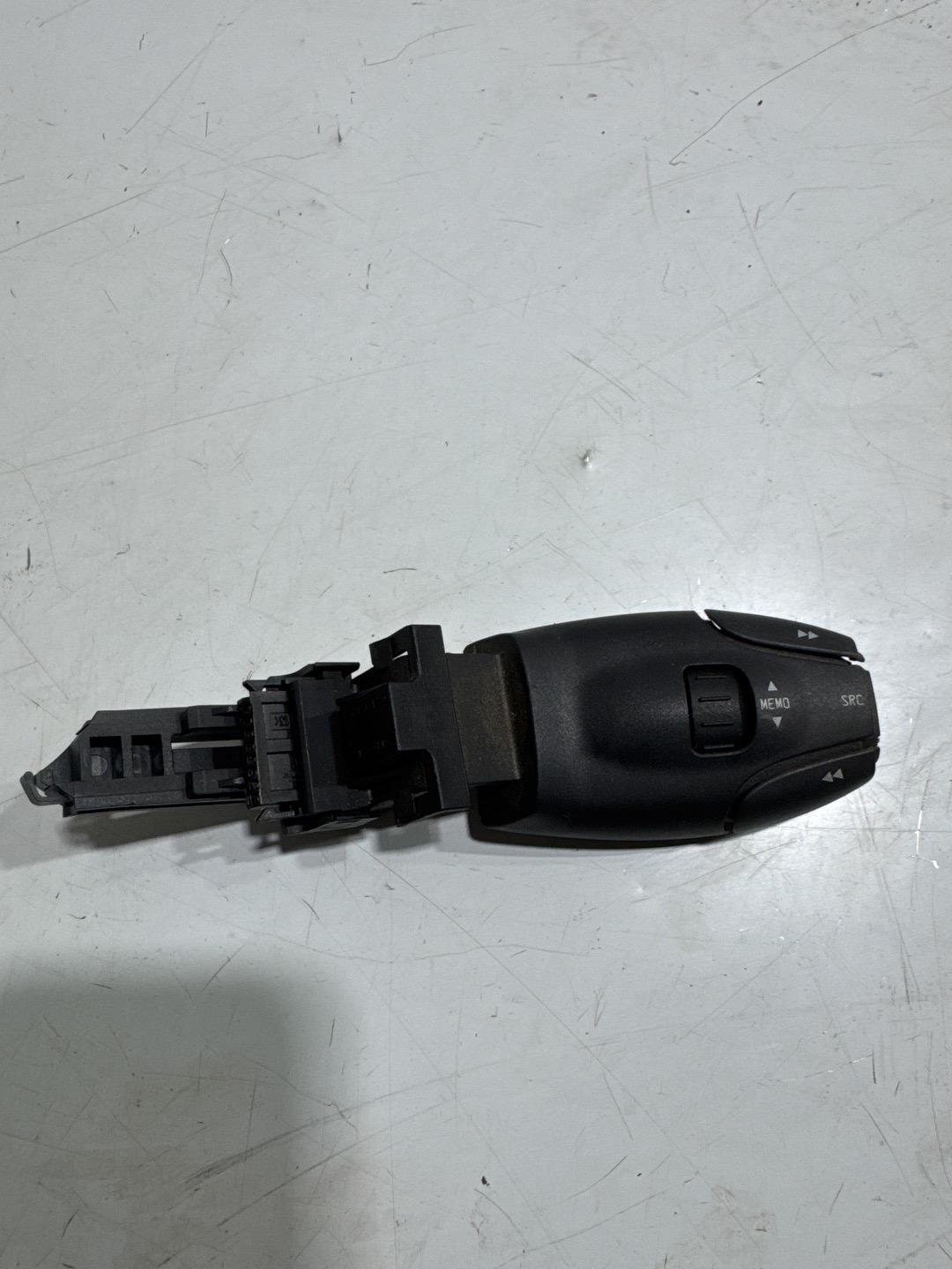 Переключатель подрулевой управления магнитолой Peugeot 307 1 рест. (2005 - 2008) 96413388ZL