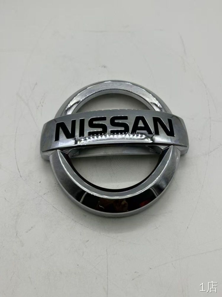 Эмблема радиатора Nissan Qashqai J11 хромированный логотип серебристый для авто значок