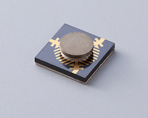 5 GHz to 6 GHz, 0.6 dB Insertion Loss, 17 dB Isolation, GWB Micro-strip Series Isolator-WH502A2