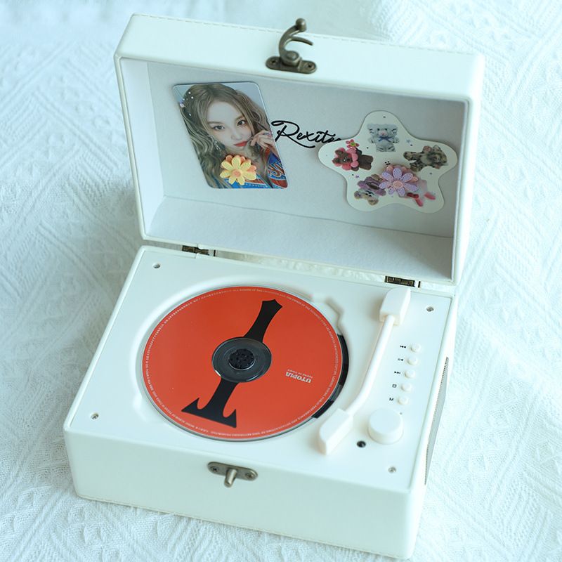 Ретро CD-плеер, музыкальный альбом, Bluetooth-колонка