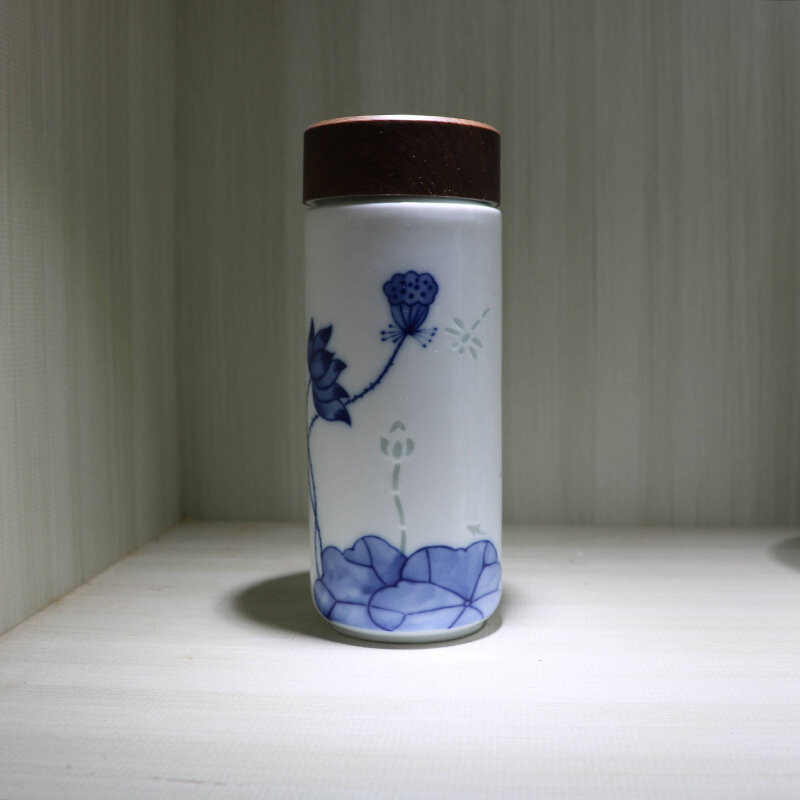 Элегантная термоскружка из Jingdezhen фарфора с цветочным узором и керамической внутренней вставкой с крышкой для