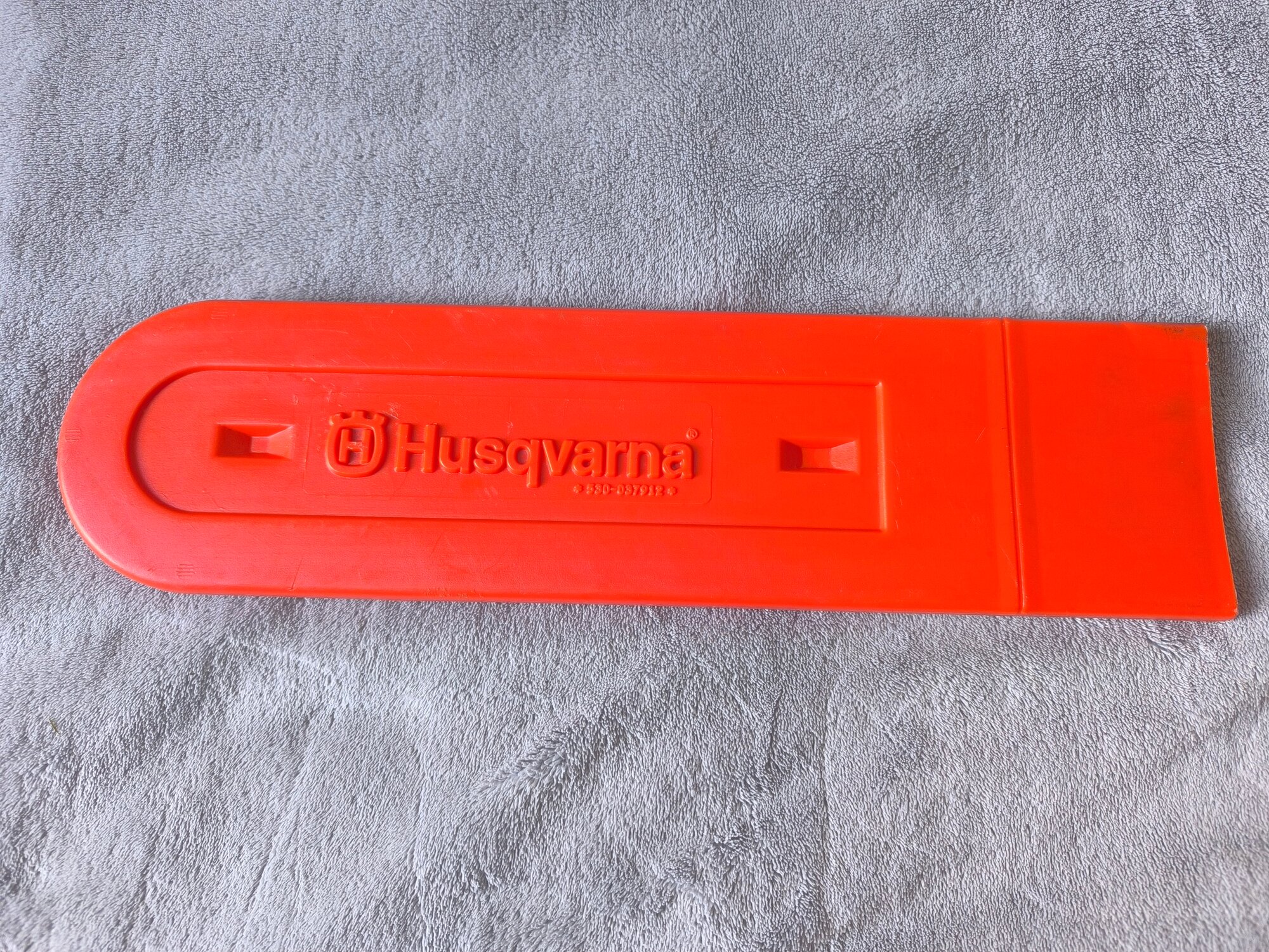 Чехол для шины бензопилы Husqvarna пластиковый 14"-18" 530-037912