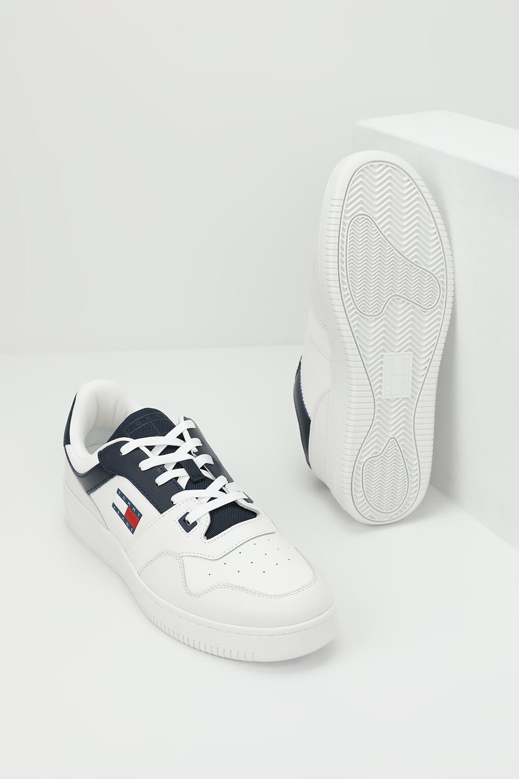 Кроссовки TOMMY HILFIGER, размер 40, белый/синий — фото 1