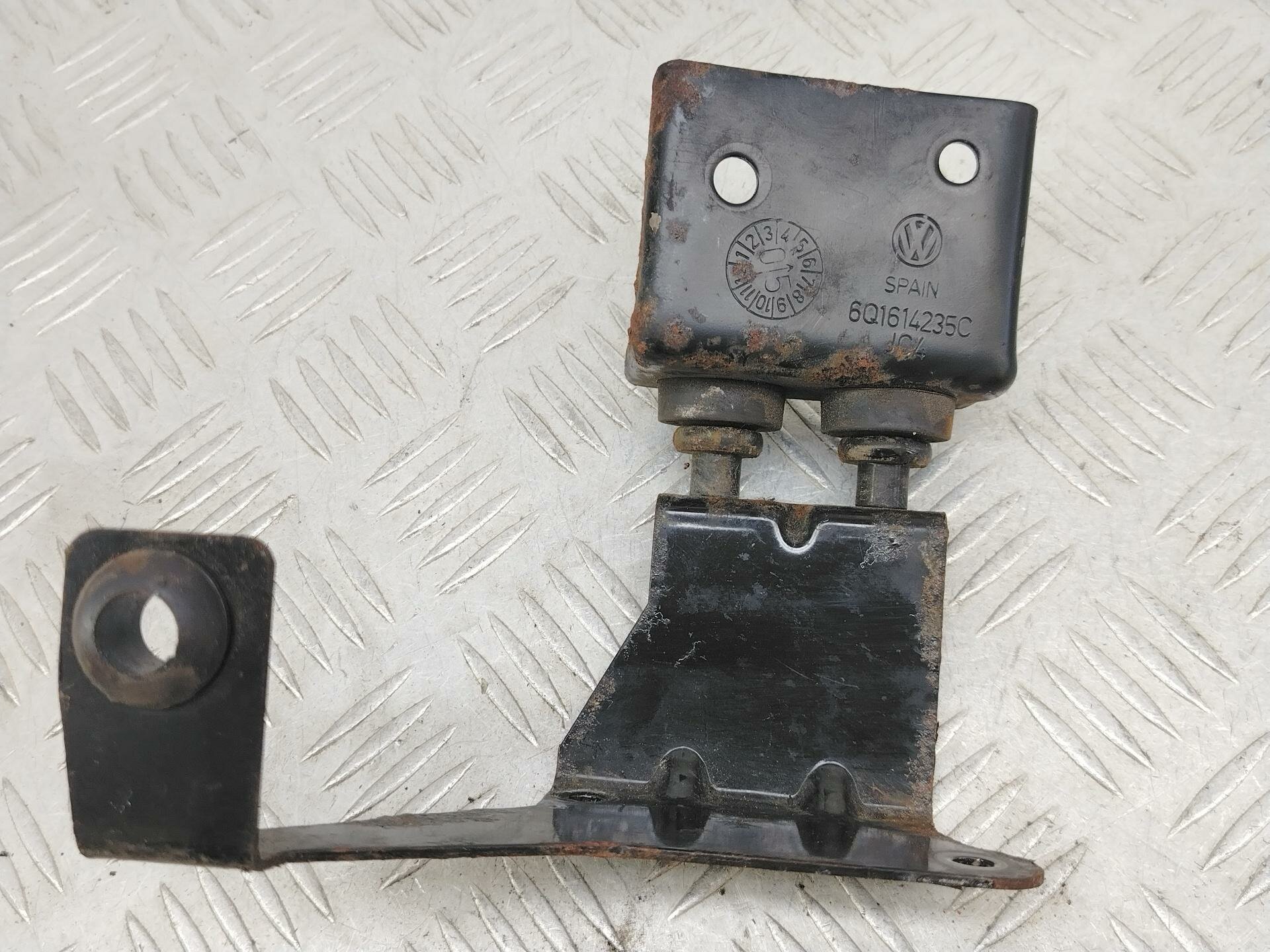 Кронштейн блока ABS SEAT Ibiza 3 рест. (2006 - 2008) 6Q1614235K