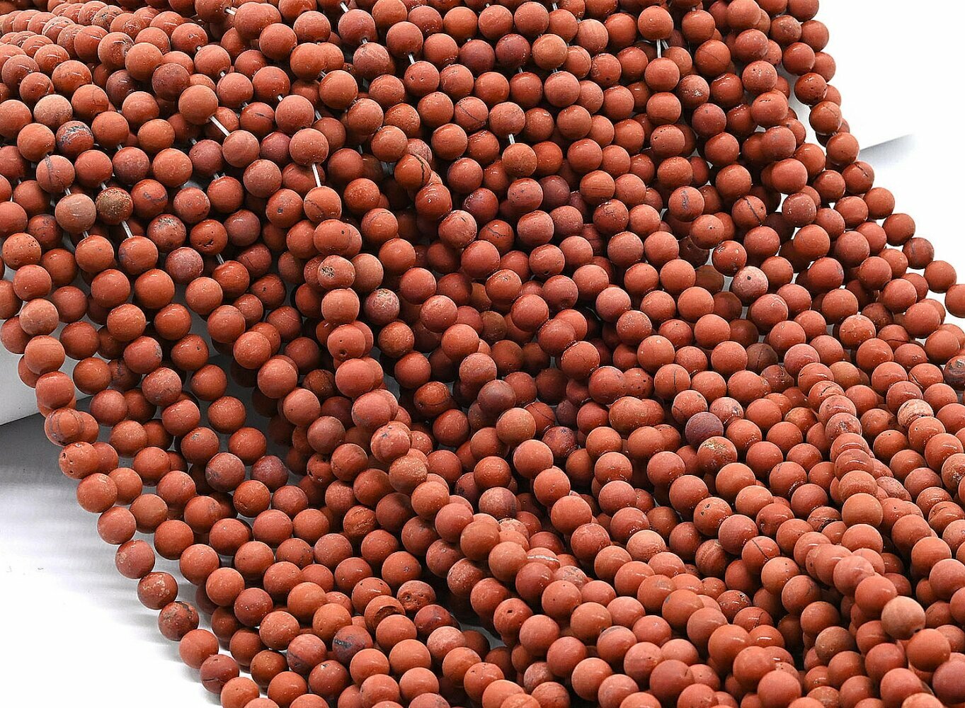 Бусины из яшмы красной шарик 6мм матовый, 38см, 60 бусин