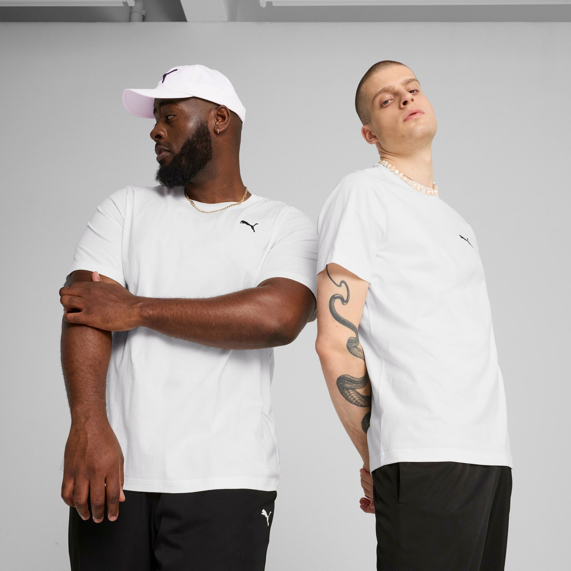 Футболка ESS Small Logo Tee
