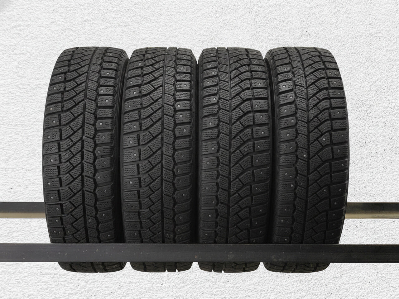 Зимние шины шипованные Viatti Brina Nordico V-522 185/65 R15 15.0% износ PT0010155 TSB052828