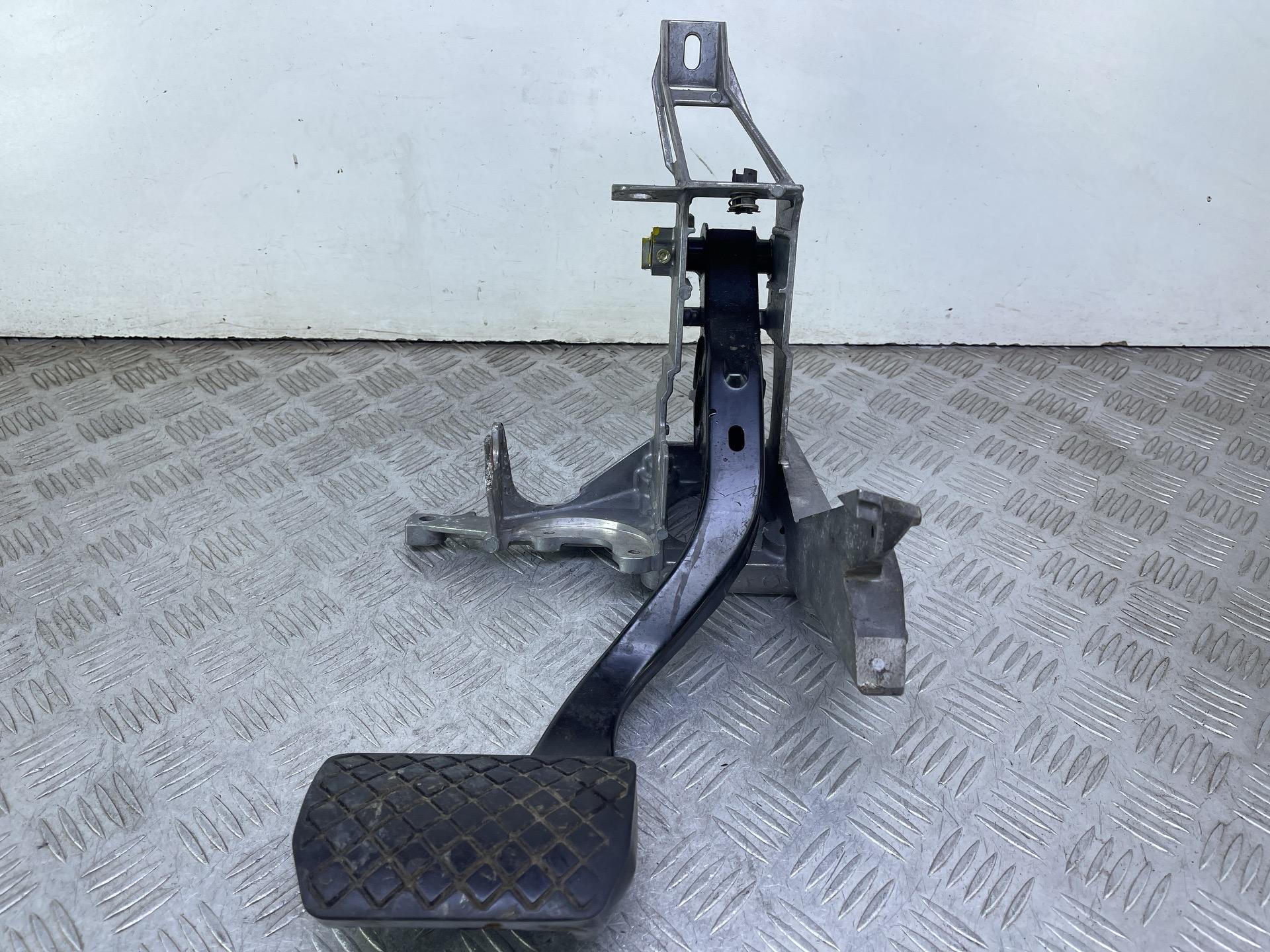 Педаль тормоза Volkswagen Passat B5 (1996 - 2001) 8D1721117L