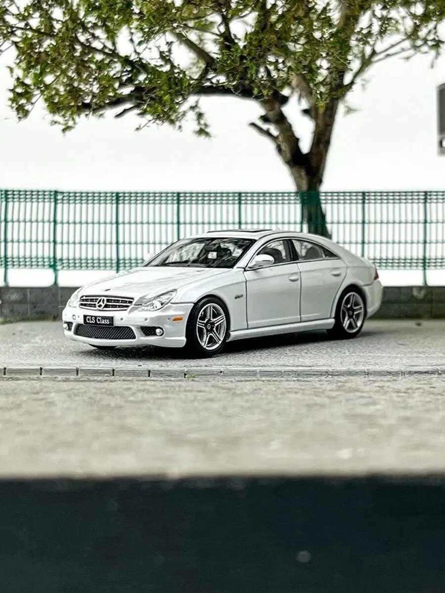 FH 1:64 Mercedes-Benz CLS 63 AMG MK1 C219 Легковая модель автомобиля