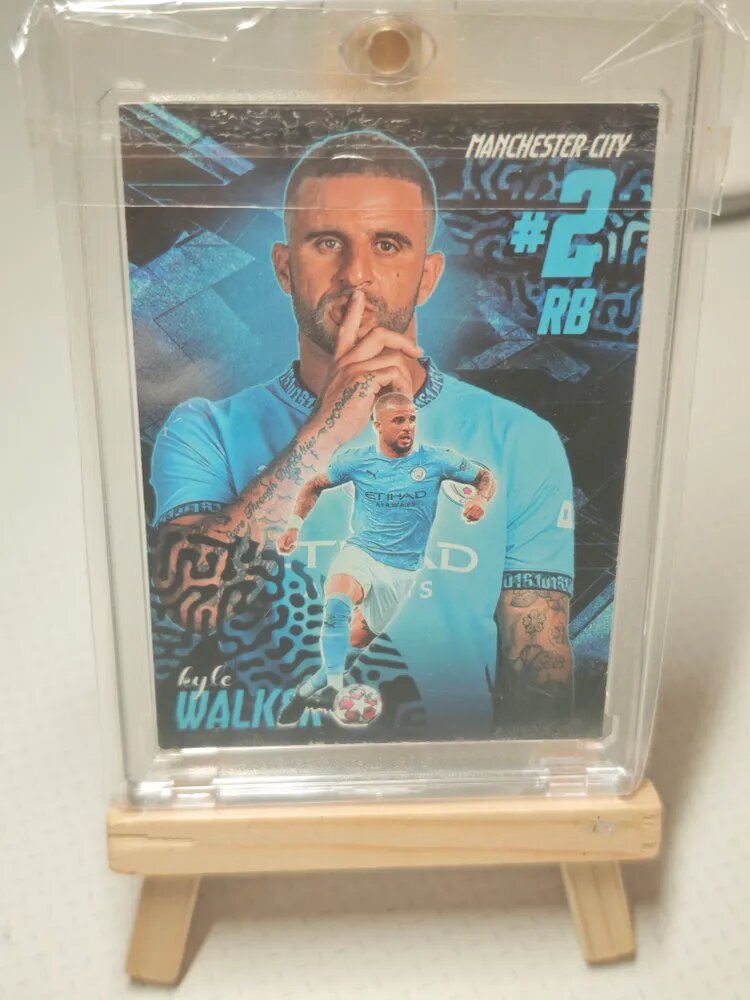 Коллекционные футбольные карты Topps Манчестер Сити WALKER #2 RB