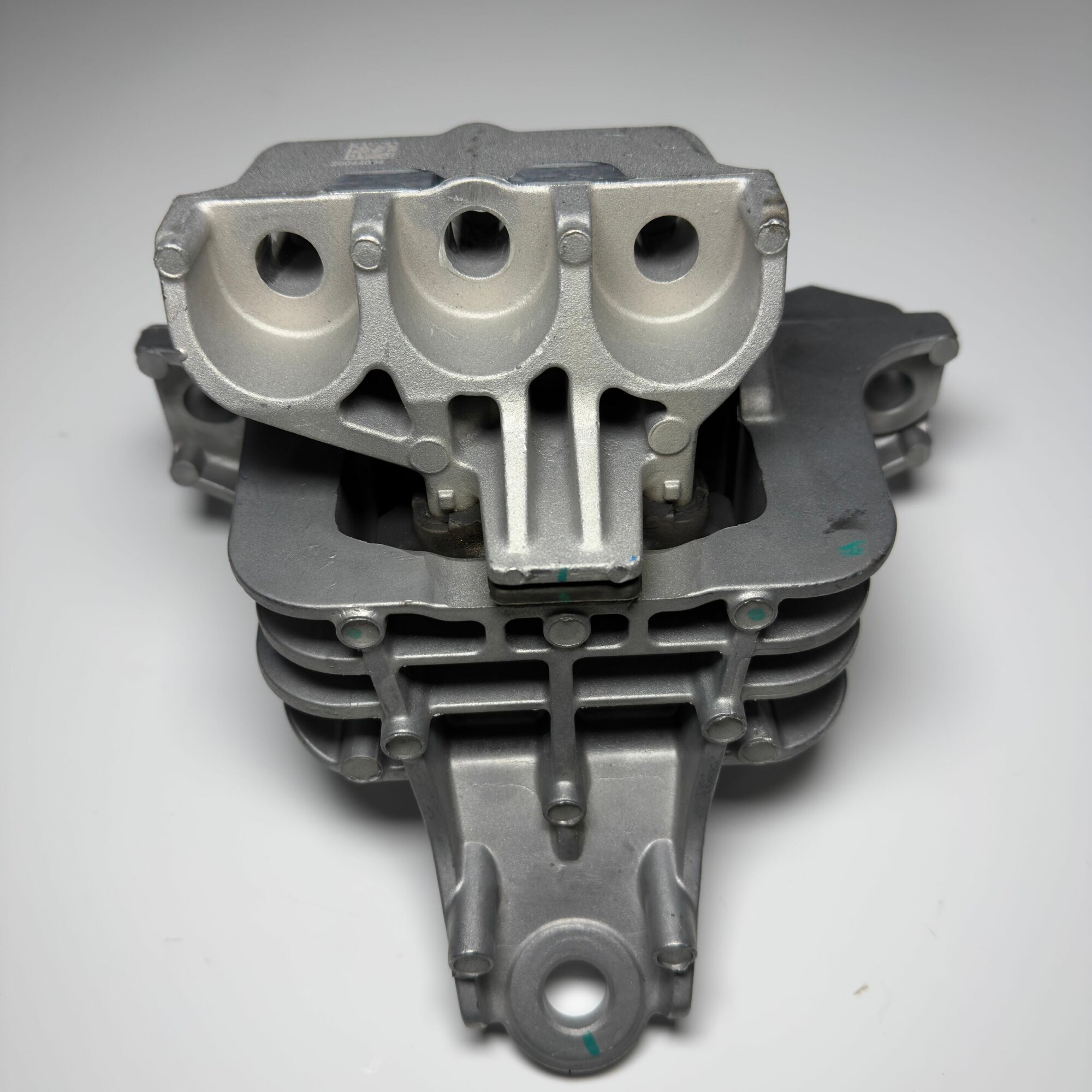 Опора двигателя масляная правая GAC GS8 (2023+) [2.0 16V 8AT внедорожник Turbo] 2420005DRS0001