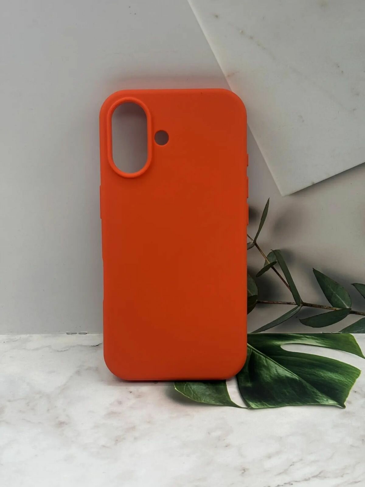 Силиконовый чехол на iPhone 16 защитный