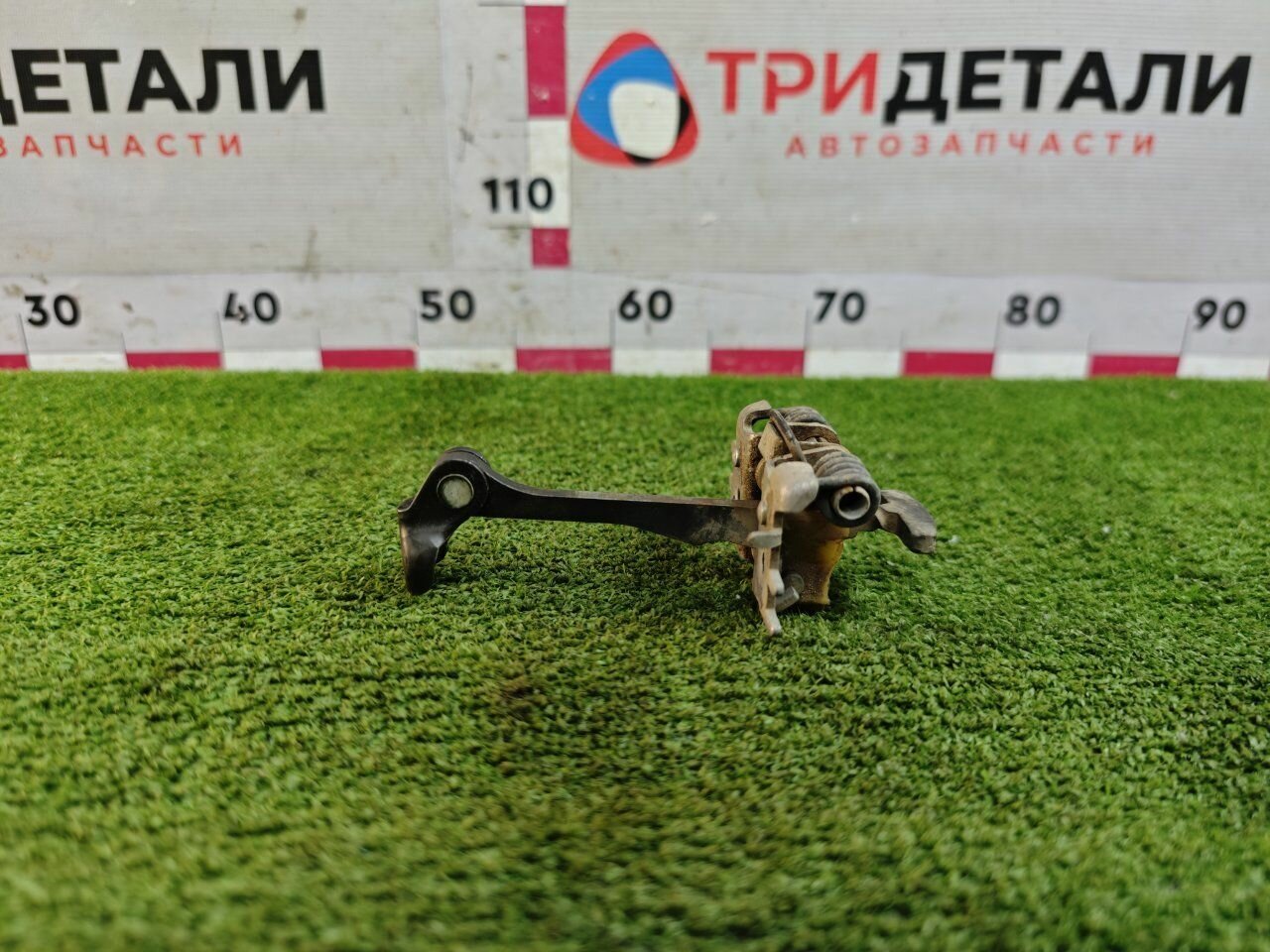 Ограничитель двери Renault Megane 1.5 K9KF830 2009 задн. прав. (б/у)