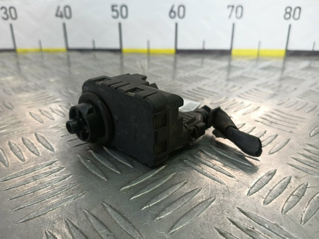 Корректор фары Б/У для Hyundai MATRIX I (2001—2005) 9213025600