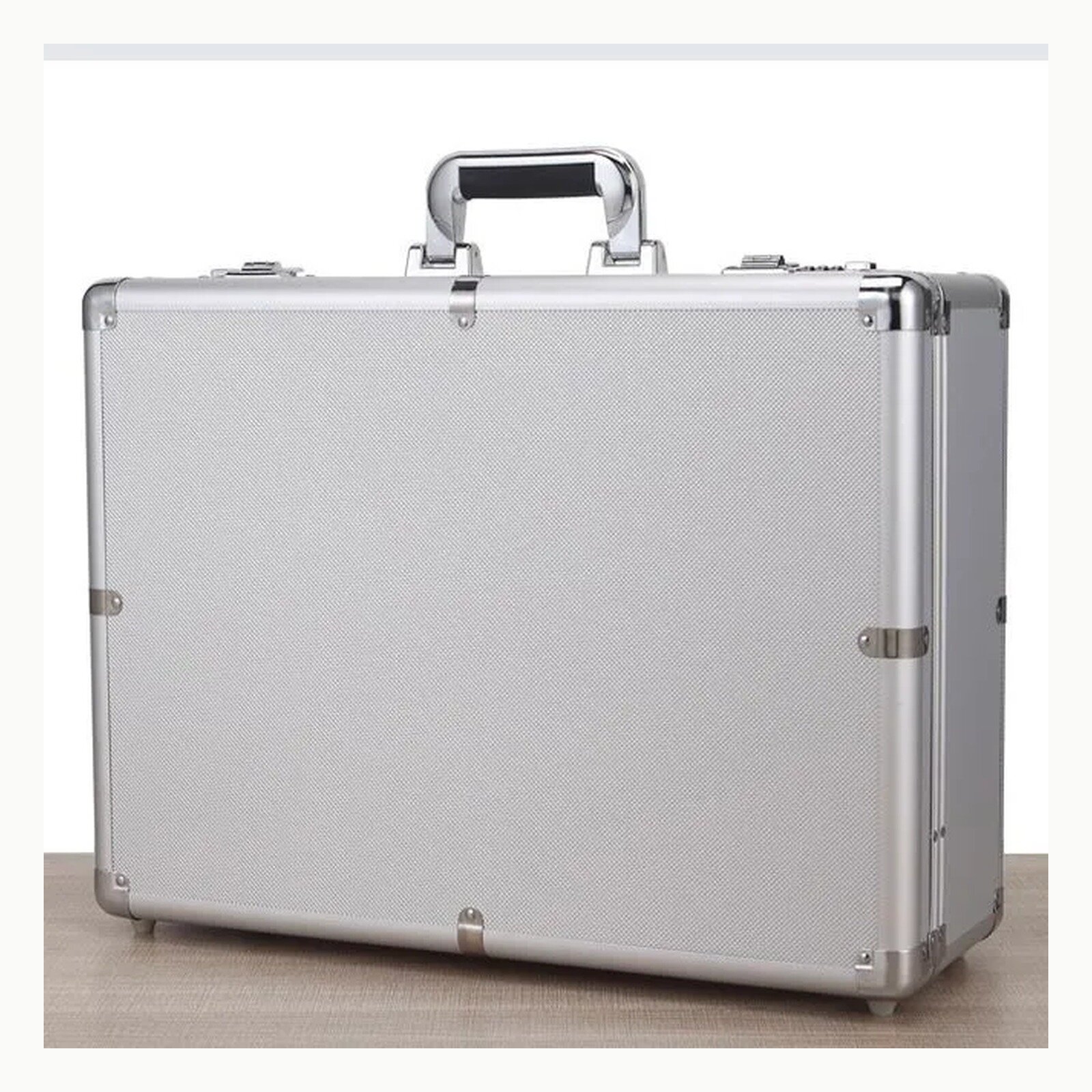 Ударопрочный кейс для хранения ценных вещей 40x30x15 см из ABS пластика и алюминия с кодовым замком и пластиковыми ножками — фото 1